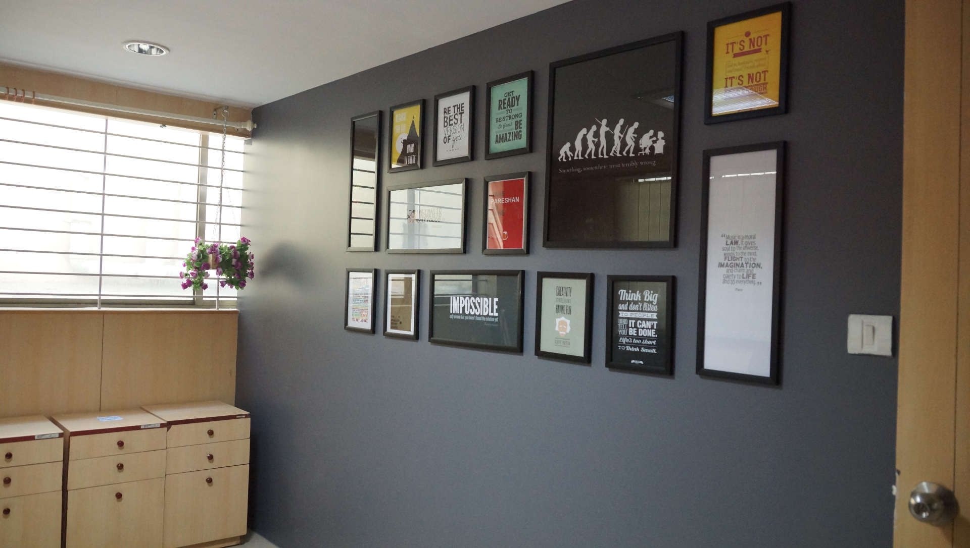 Common Desk - Premier Coworking Space